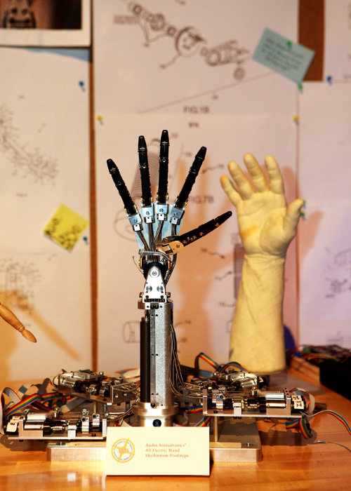 Hands, Eyes Convey Emotions For Disney’s Audio-Animatronics Technology ...