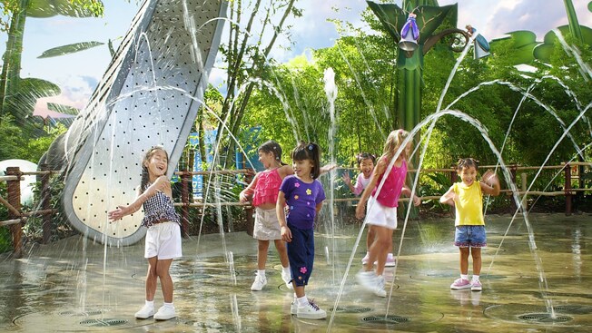 Fliks Fun Fair – Disney California Adventure - a bug’s land | Parkaholic